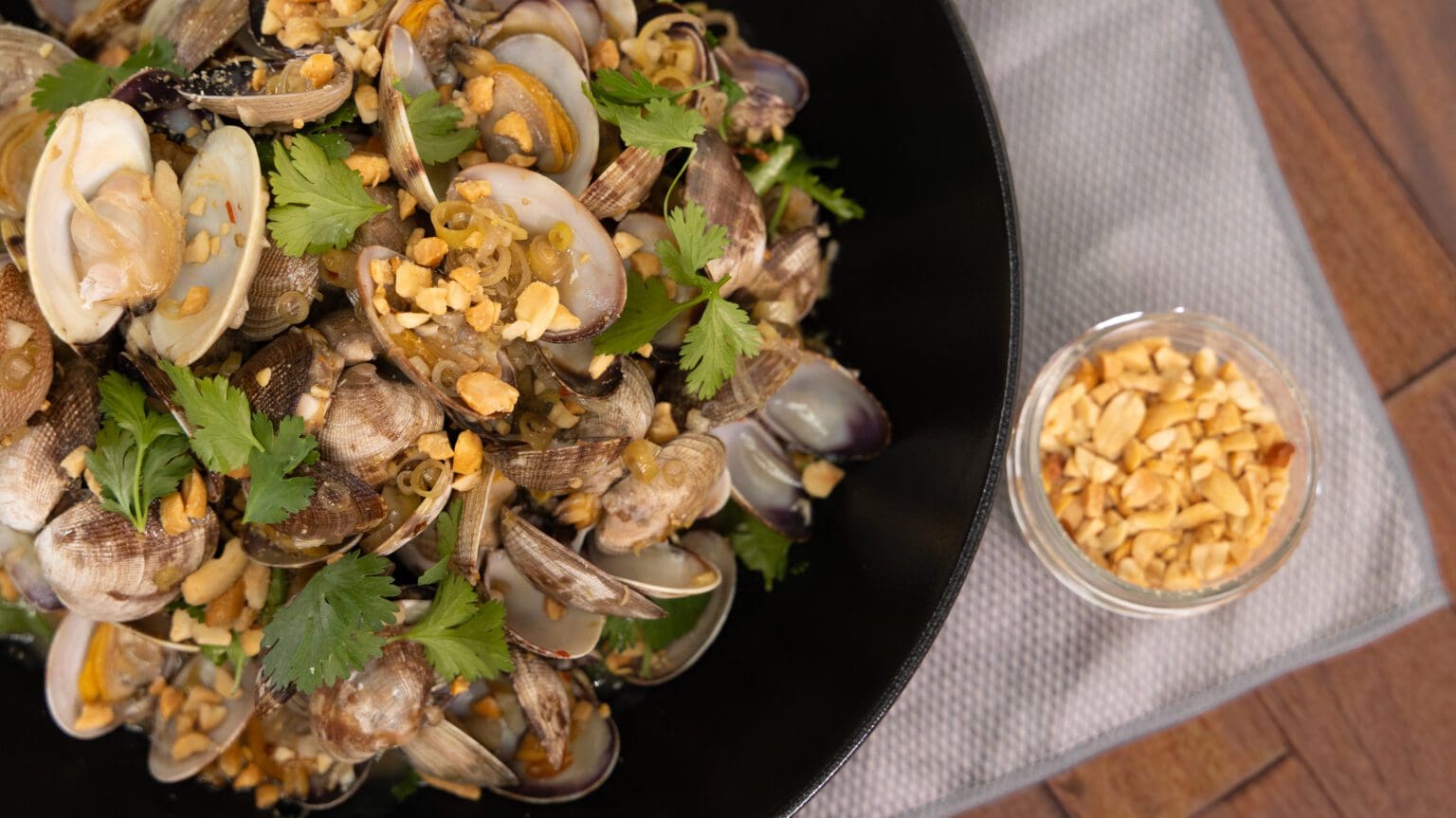 Vietnamese Style Clams - Gusto TV