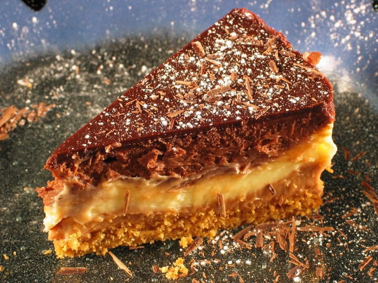 Mondo Mega Chocolate Cheesecake with Chocolate Glaze - Gusto TV