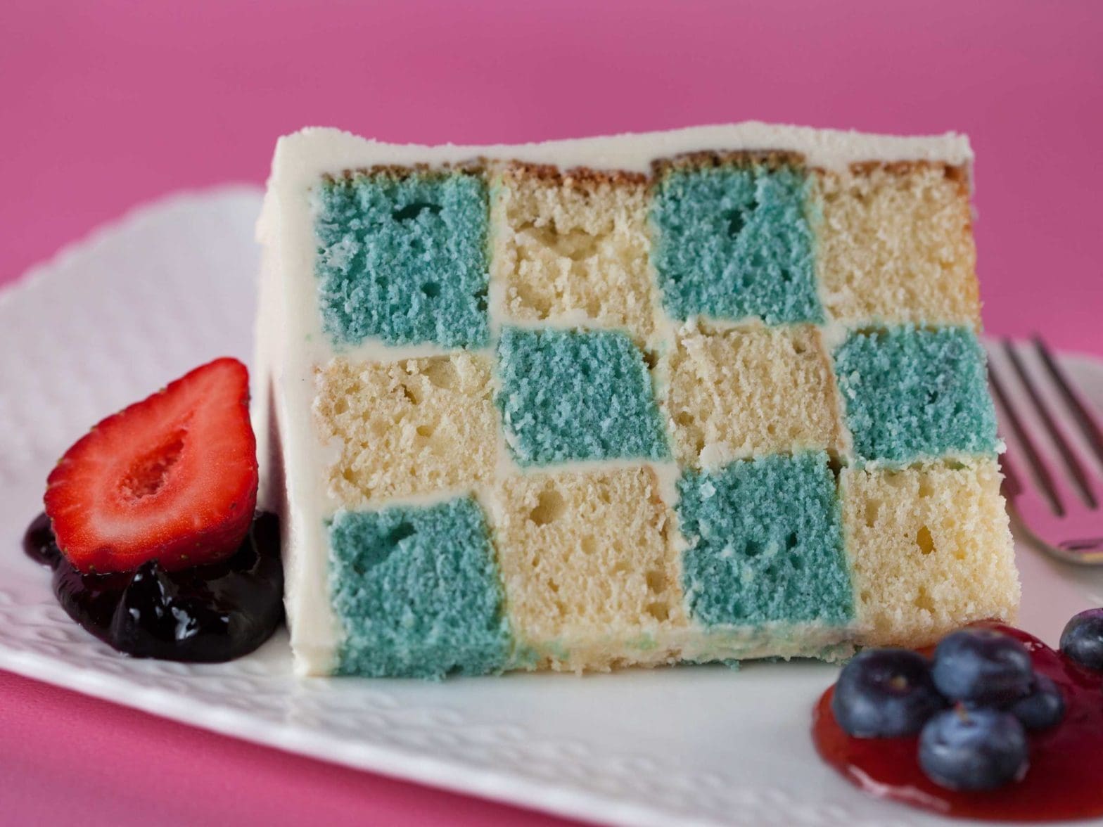 Blueberry or Strawberry Checkerboard Cake - Gusto TV