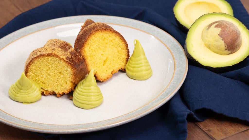 Avocado Cake with Avocado Frosting - Gusto TV