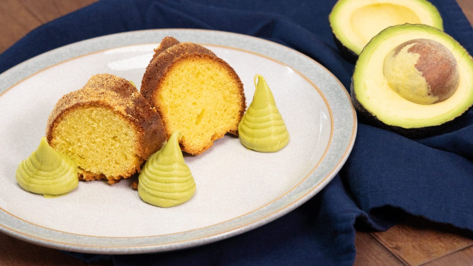 Avocado Cake with Avocado Frosting - Gusto TV
