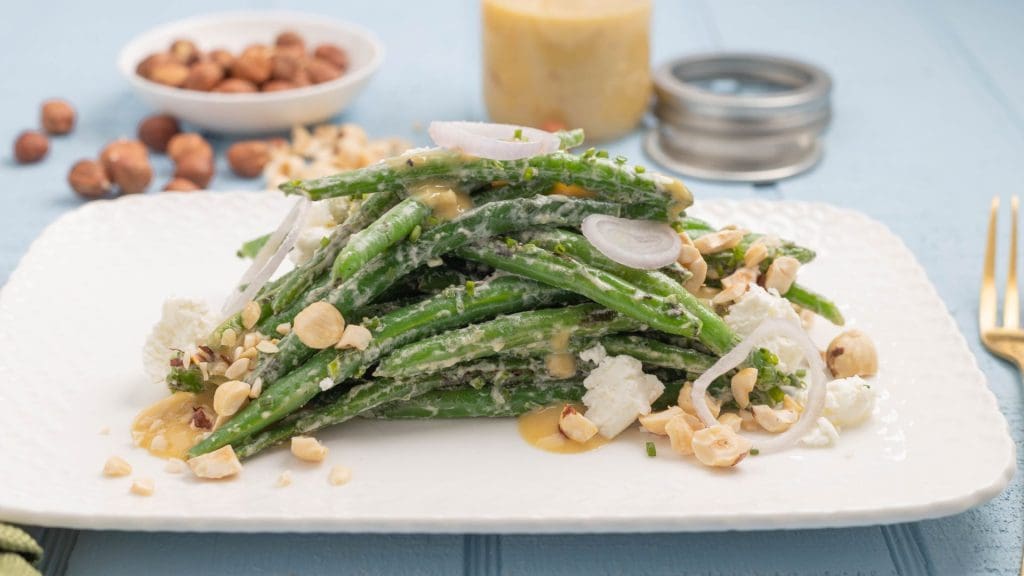 Green Beans with Hazelnut Dressing - Gusto TV