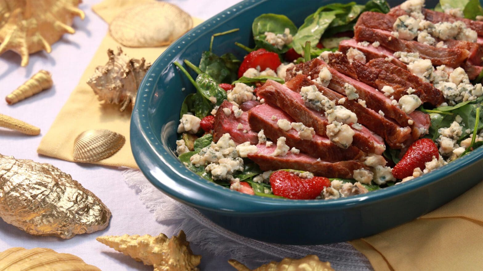 Grilled Steak Salad - Gusto TV